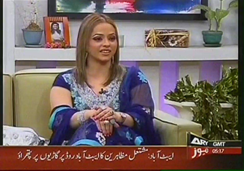 Pakistani Television Captures And Hot Models: Madiha Shah (16)